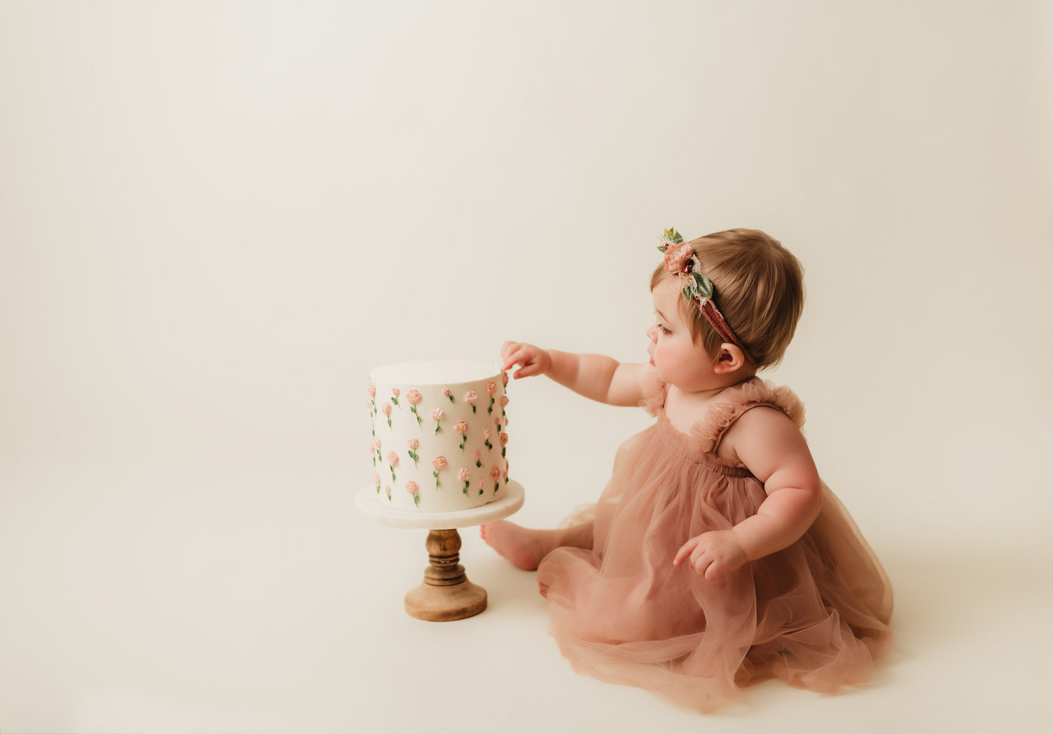 Minimalist Floral Cake Smash - Lafayette, Indiana - Kelly McPhail ...
