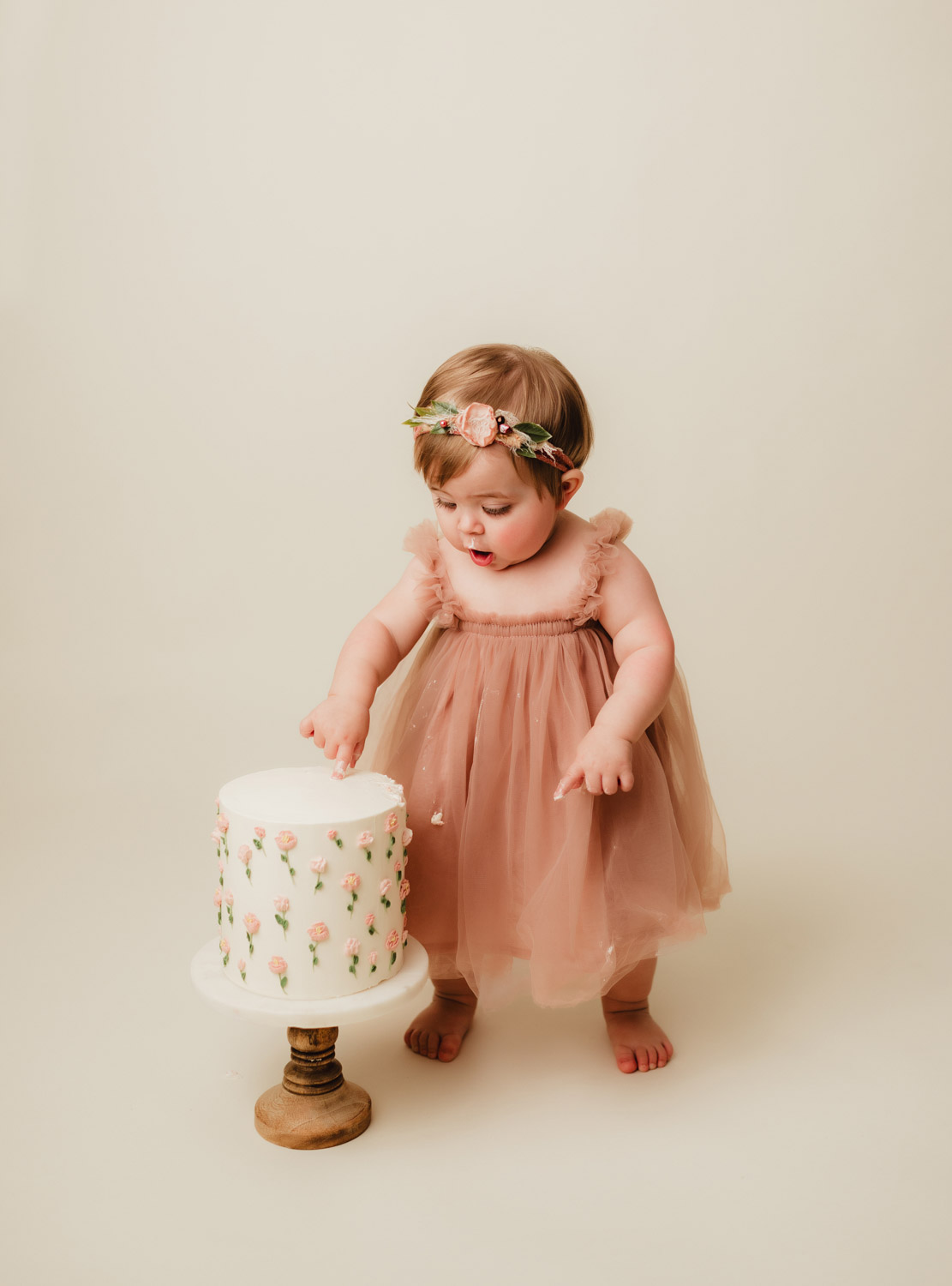 Minimalist Floral Cake Smash - Lafayette, Indiana - Kelly McPhail ...