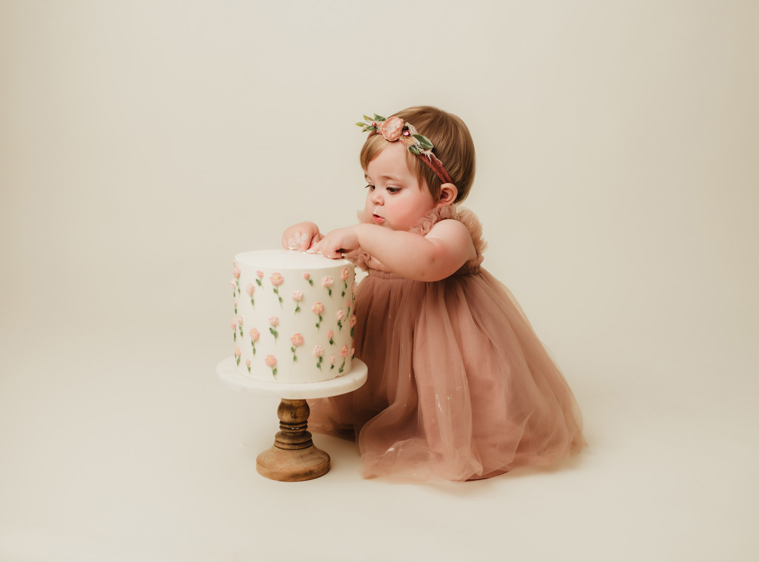 Minimalist Floral Cake Smash - Lafayette, Indiana - Kelly McPhail ...
