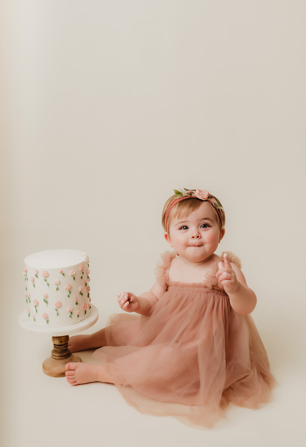 Minimalist Floral Cake Smash - Lafayette, Indiana - Kelly McPhail ...