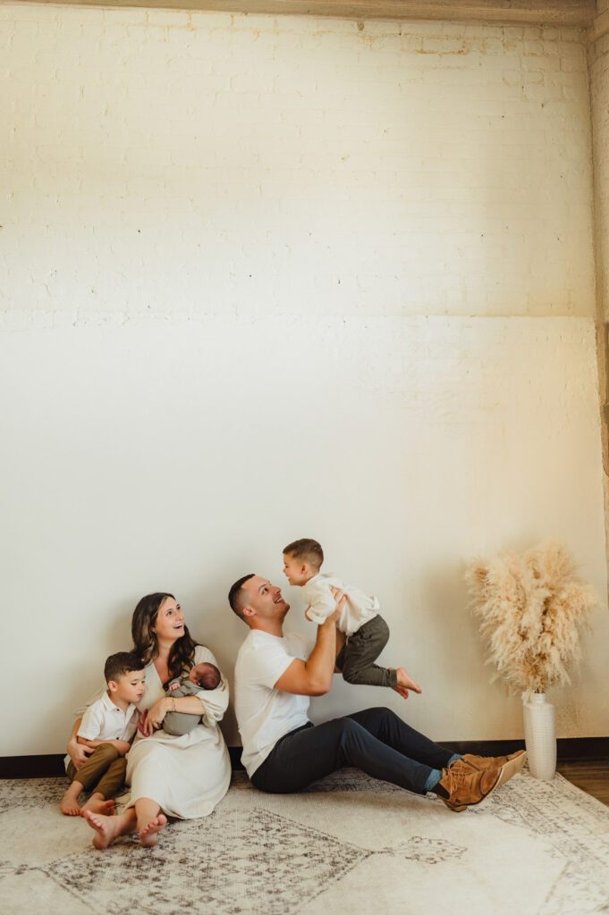 Why Neutral Colors are Perfect for Lifestyle Newborn Photos - Kelly ...