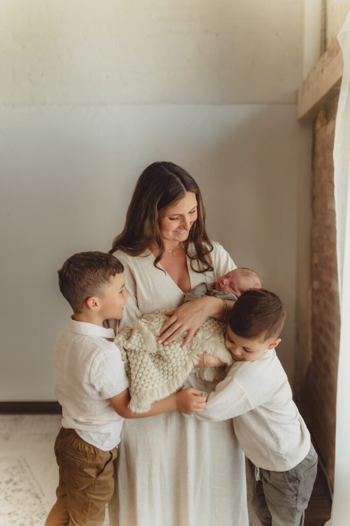 Why Neutral Colors are Perfect for Lifestyle Newborn Photos - Kelly ...