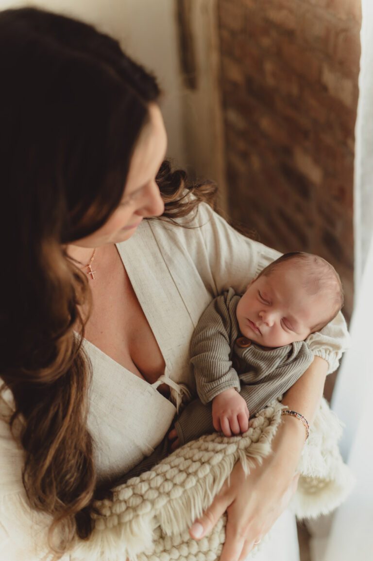 Why Neutral Colors are Perfect for Lifestyle Newborn Photos - Kelly ...