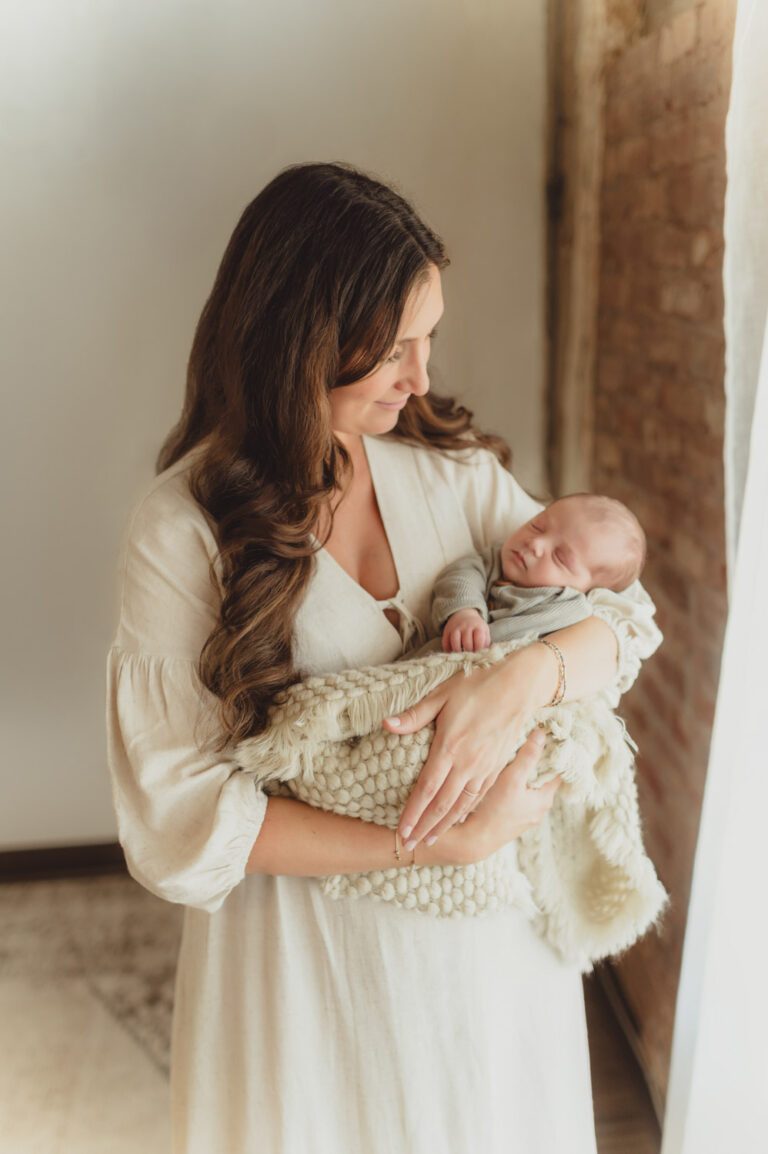 Why Neutral Colors are Perfect for Lifestyle Newborn Photos - Kelly ...