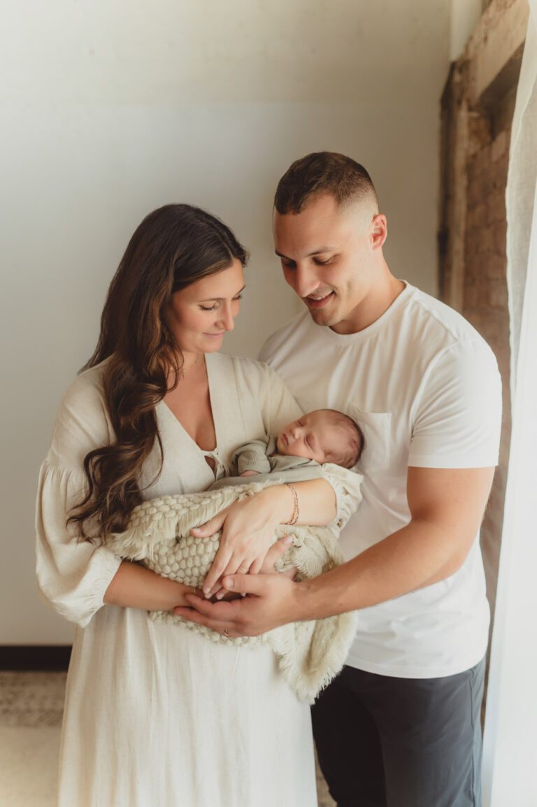 Why Neutral Colors are Perfect for Lifestyle Newborn Photos - Kelly ...