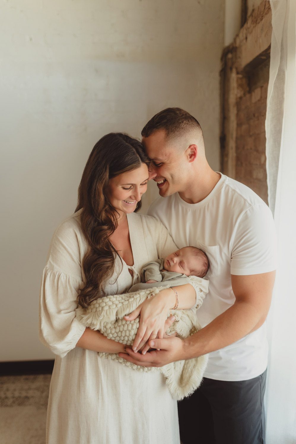 Why Neutral Colors are Perfect for Lifestyle Newborn Photos - Kelly ...