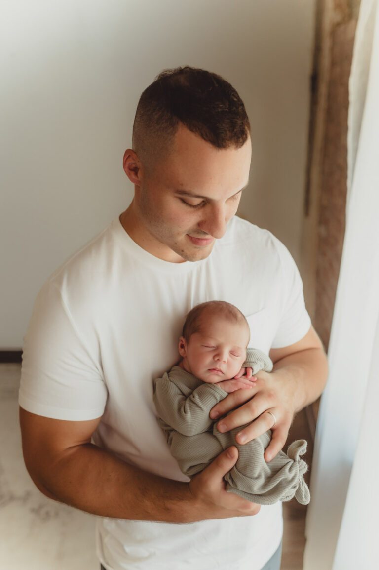 Why Neutral Colors are Perfect for Lifestyle Newborn Photos - Kelly ...