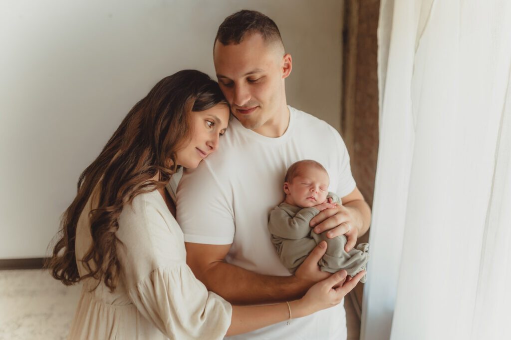 Why Neutral Colors are Perfect for Lifestyle Newborn Photos - Kelly ...