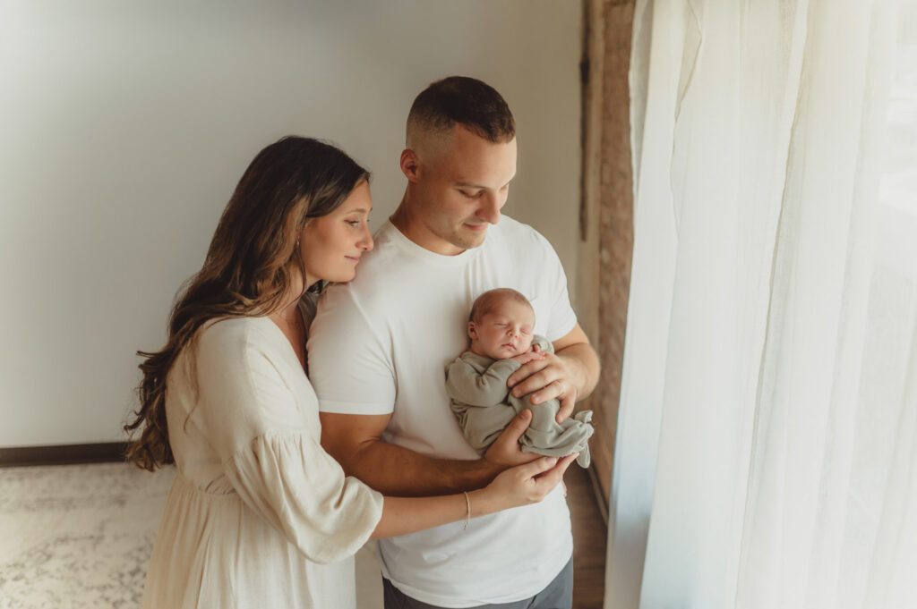 Why Neutral Colors are Perfect for Lifestyle Newborn Photos - Kelly ...