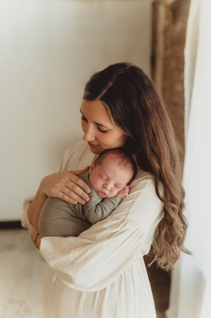Why Neutral Colors are Perfect for Lifestyle Newborn Photos - Kelly ...