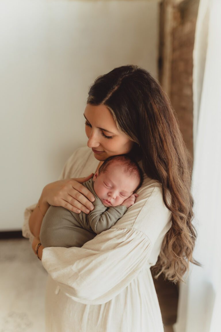 Why Neutral Colors are Perfect for Lifestyle Newborn Photos - Kelly ...