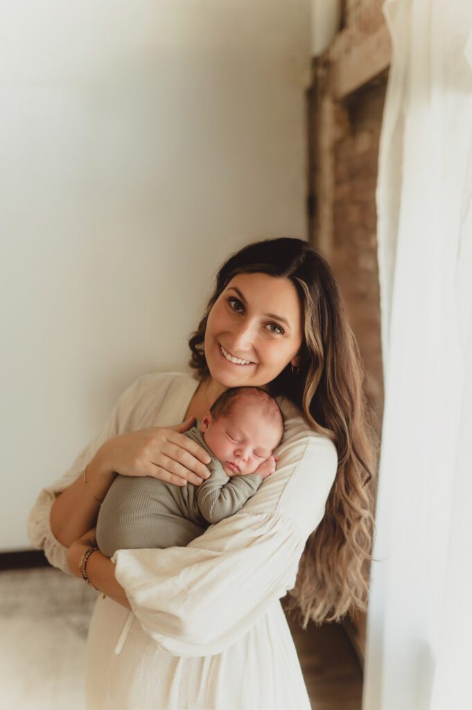 Why Neutral Colors are Perfect for Lifestyle Newborn Photos - Kelly ...