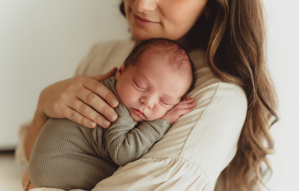 Why Neutral Colors are Perfect for Lifestyle Newborn Photos - Kelly ...