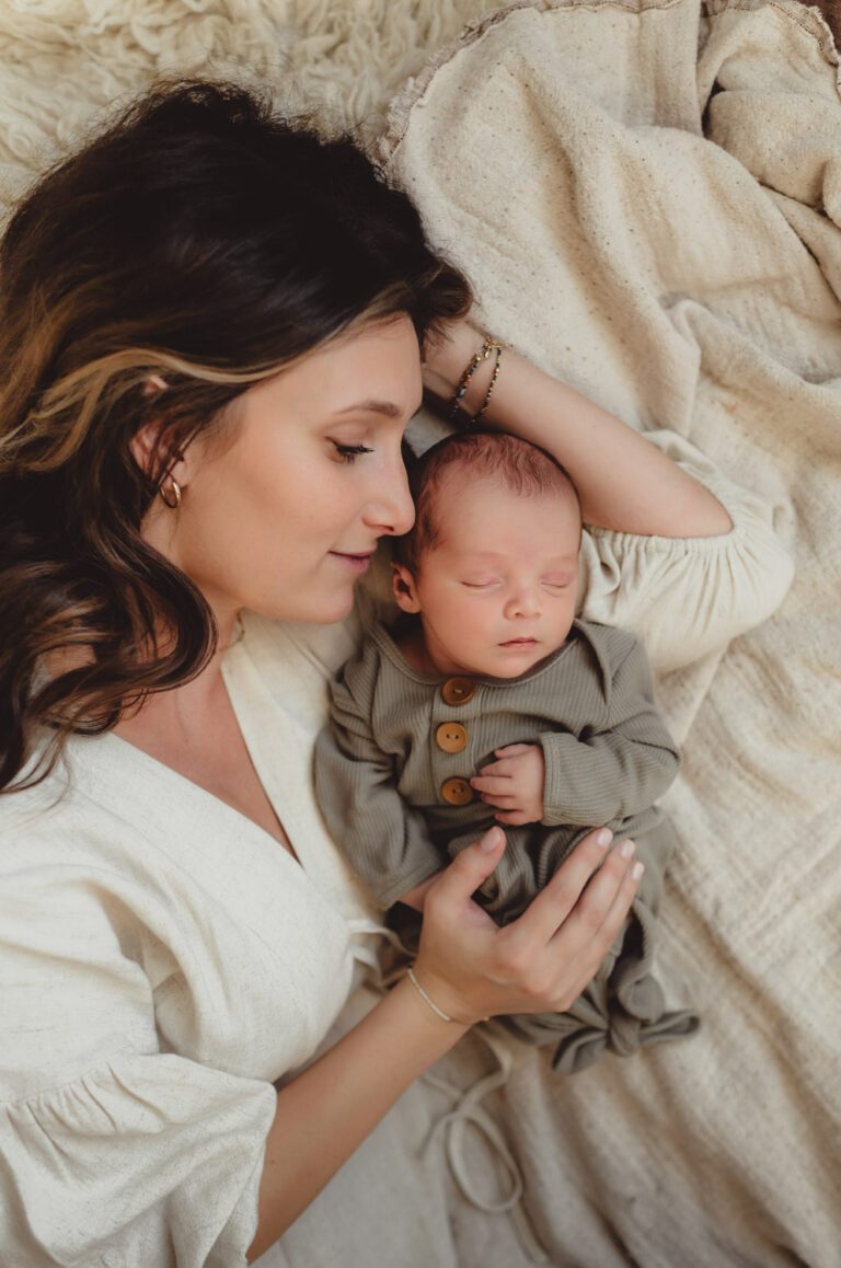 Why Neutral Colors are Perfect for Lifestyle Newborn Photos - Kelly ...
