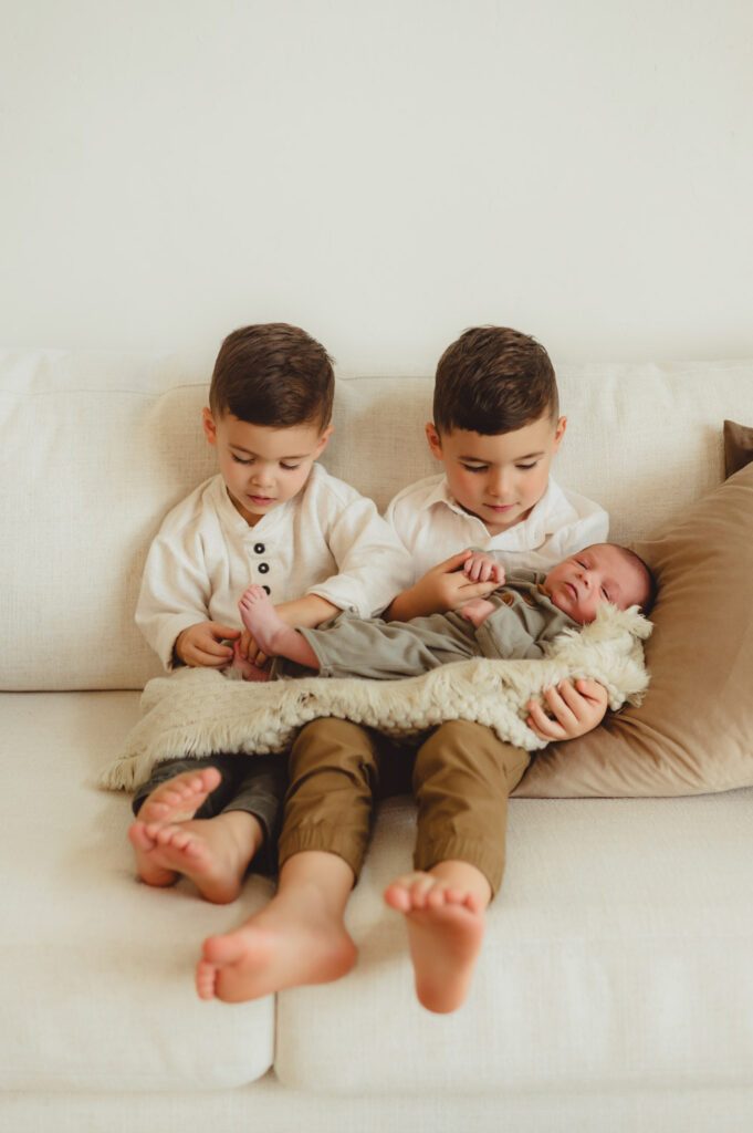 Why Neutral Colors are Perfect for Lifestyle Newborn Photos - Kelly ...