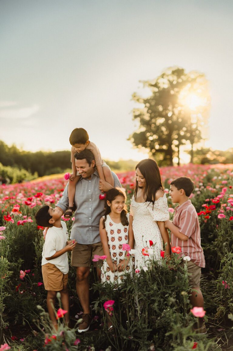 50 Must-Try Family Poses: The Posing Guide That Can Transform Your ...