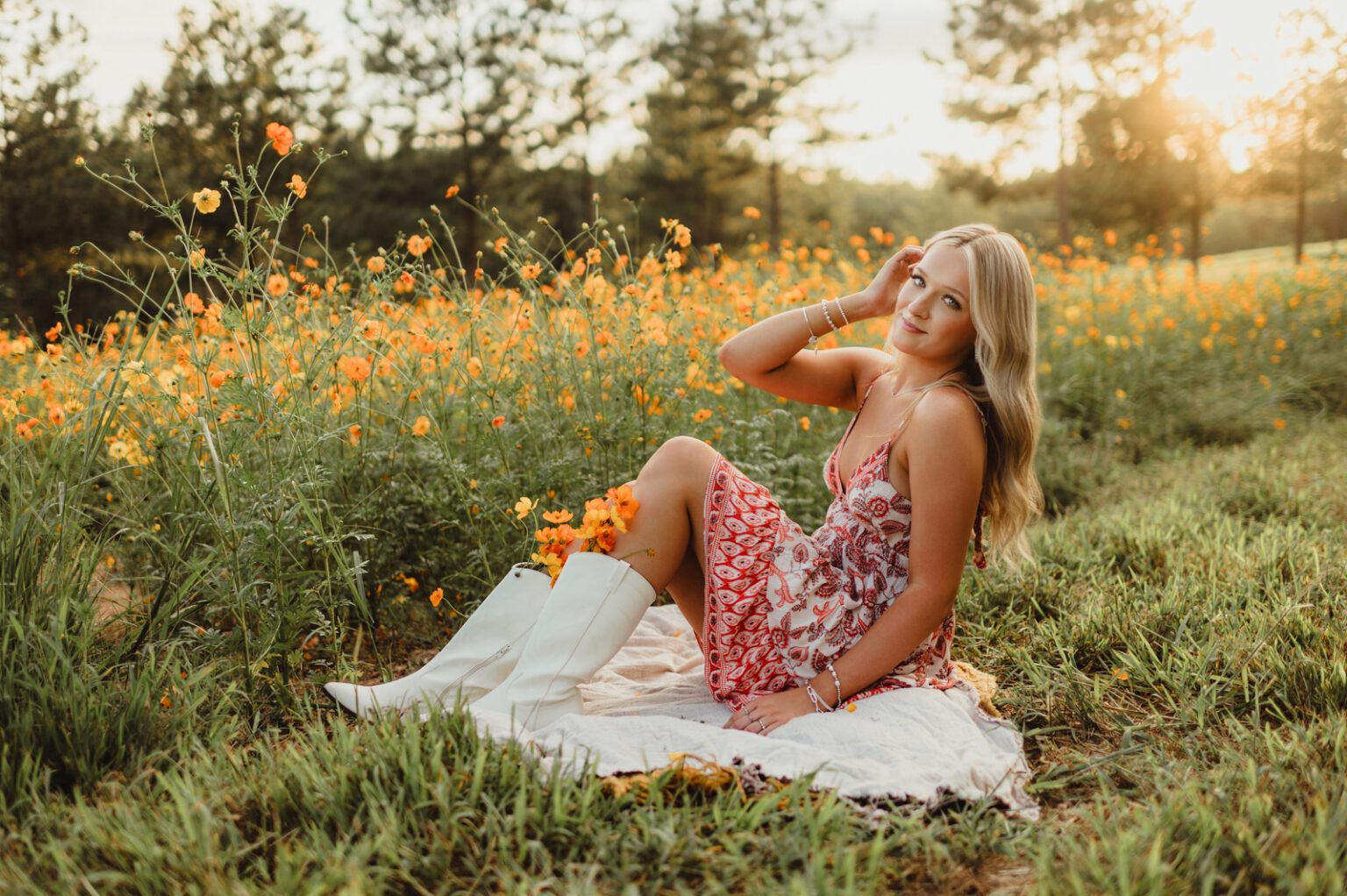 How to Pose for Senior Pictures: 7 Simple Tips for Natural-Looking ...